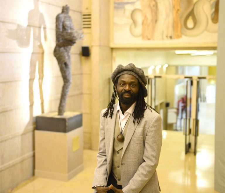Porteuse de vies de Freddy Tsimba au Théâtre National de Chaillot ...